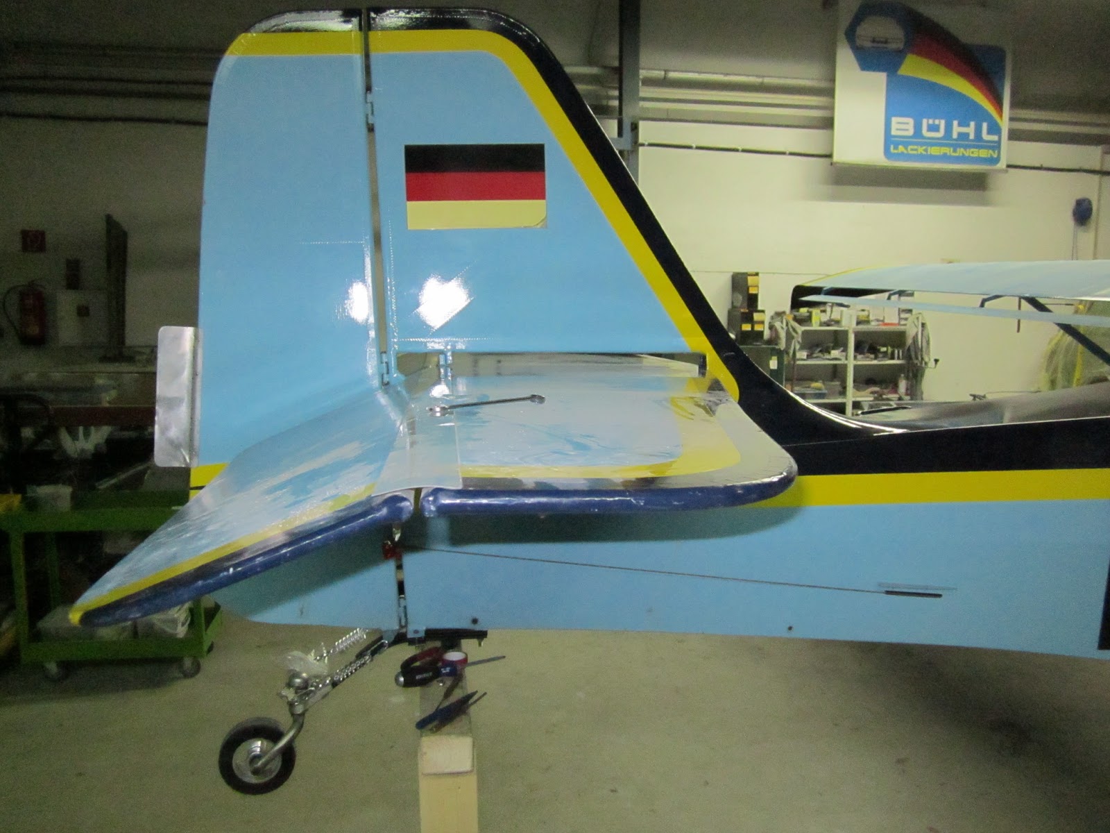 Kitfox II: Quer und Höhenruder und Spornradansteuerung