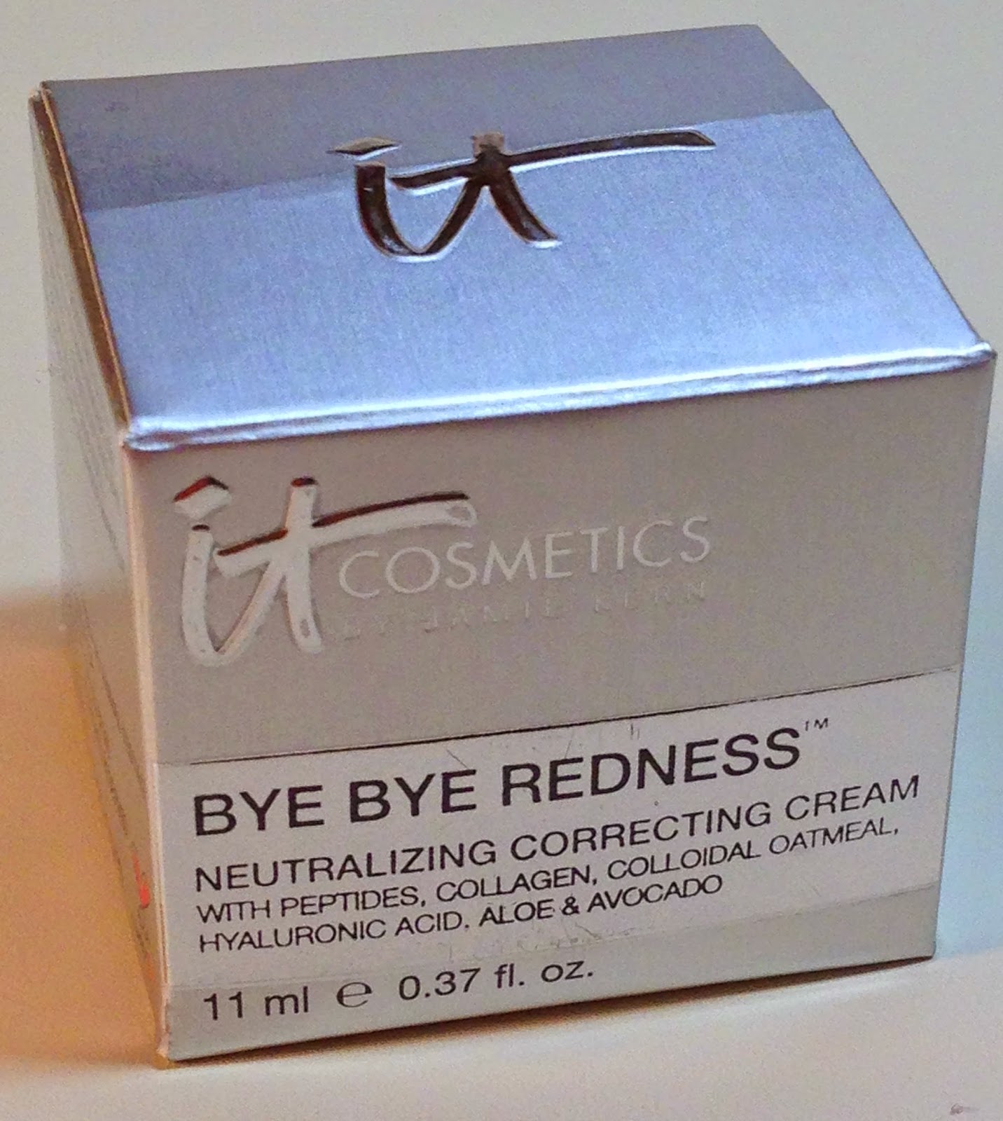 Fashion Maven... Mommy: Bye Bye Redness - IT Cosmetics