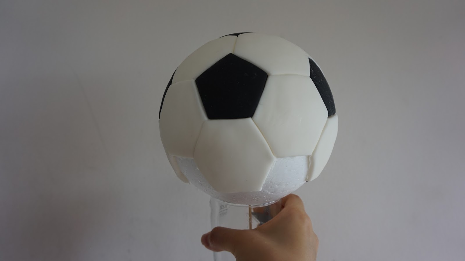 Soccer Ball Topper Tutorial - TwinnieFoods