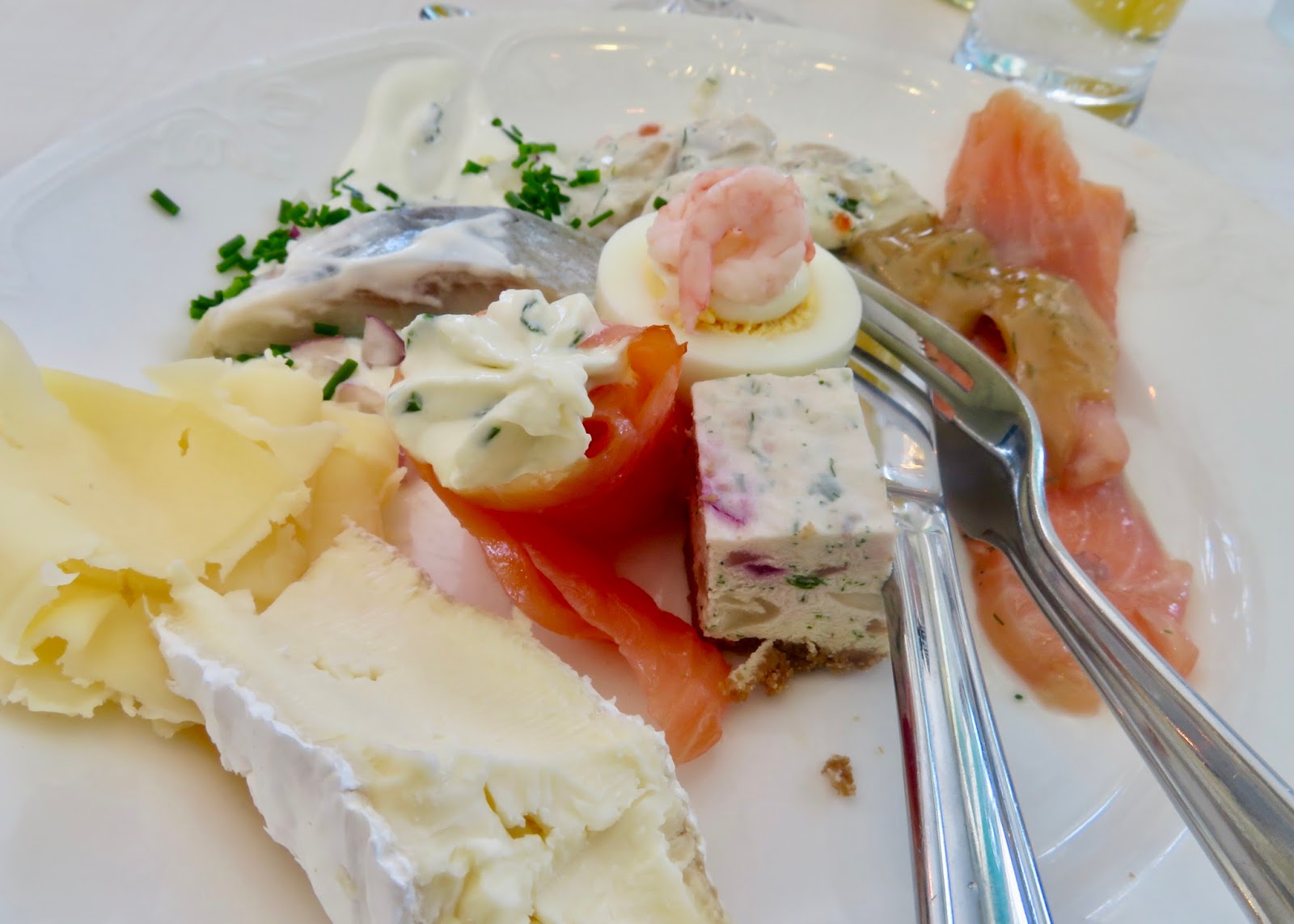 Channal: Kära vänner! Idag är det ingen vanlig dag!