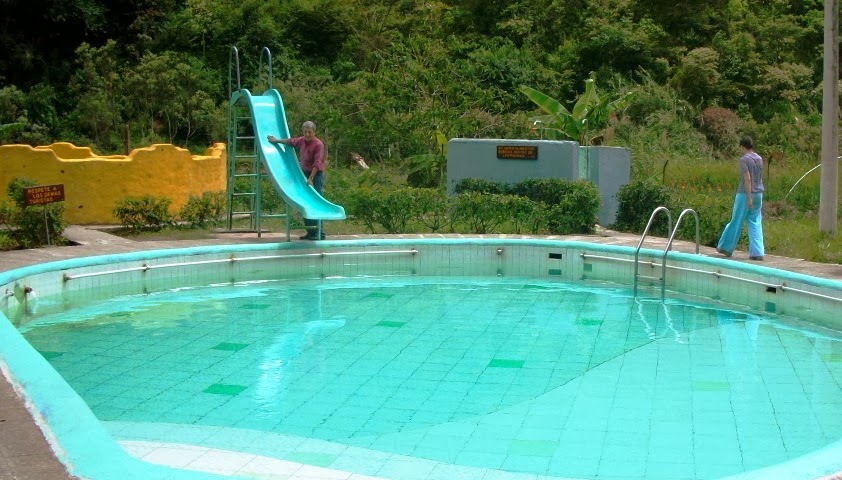 TERMAS NANGULVI: PICINAS