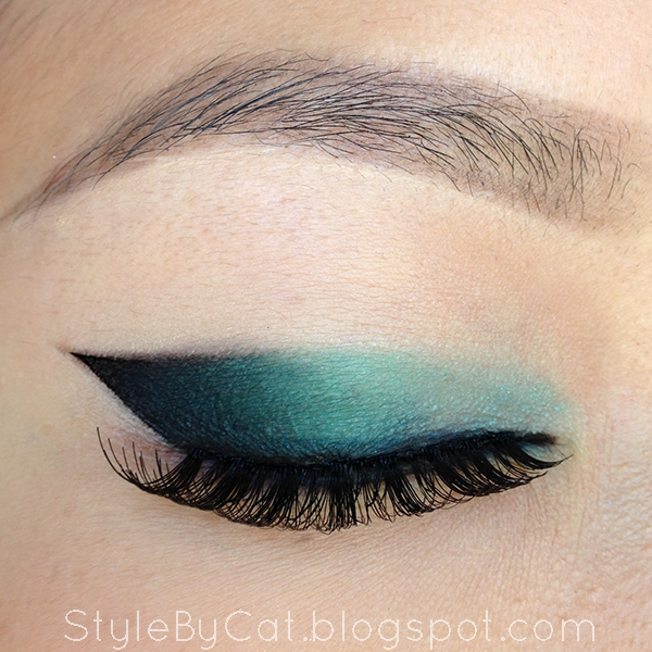 Style By Cat: Pictorial Tutorial for Teal Ombre Cat Eyes