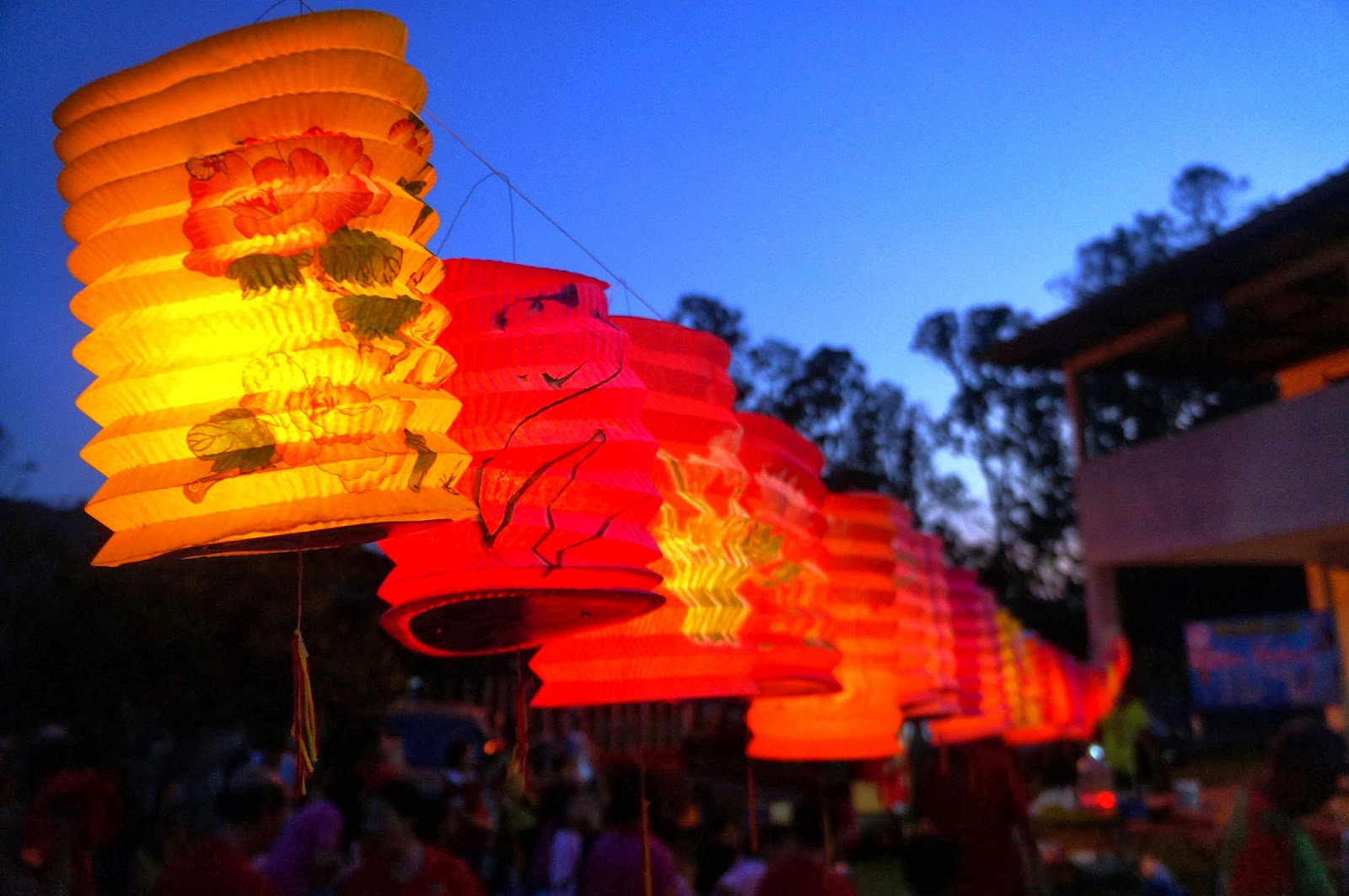 JAMUAN DALAM PERAYAAN ORANG CINA: Yue Gao& yue bing (月糕&月饼）Kuih & kek Bulan
