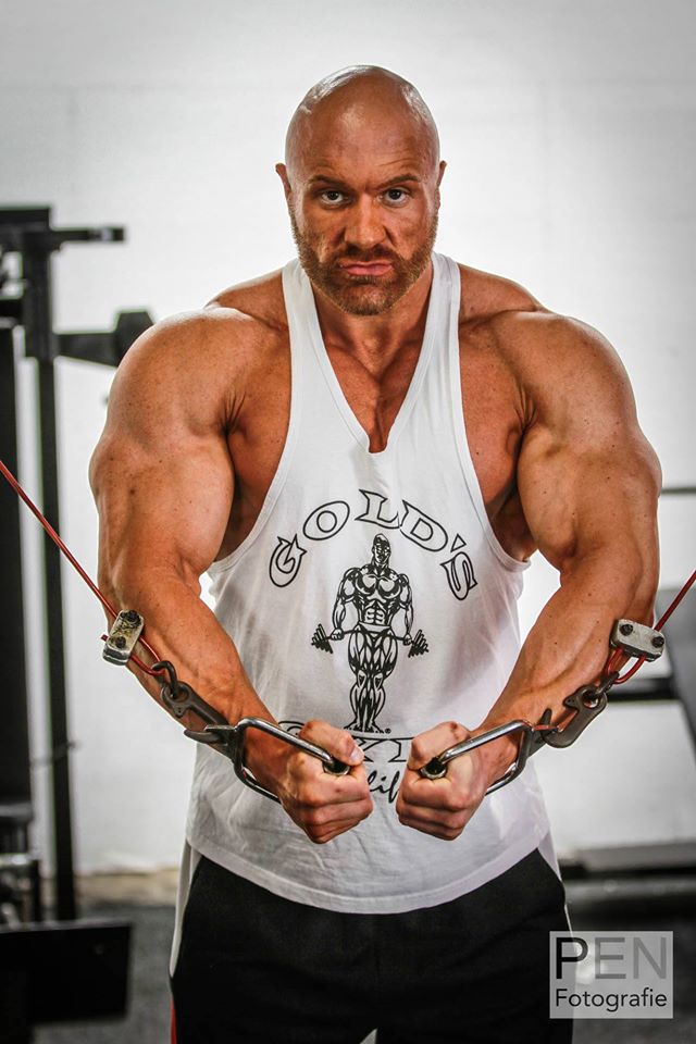 Muscle Lover: German muscle beast Tobias Hahne