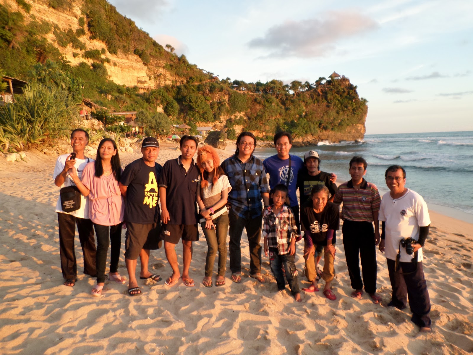 HIK - Hidangan Istimewa Kristiani: “Homo Homini Socius – Manusia adalah ...