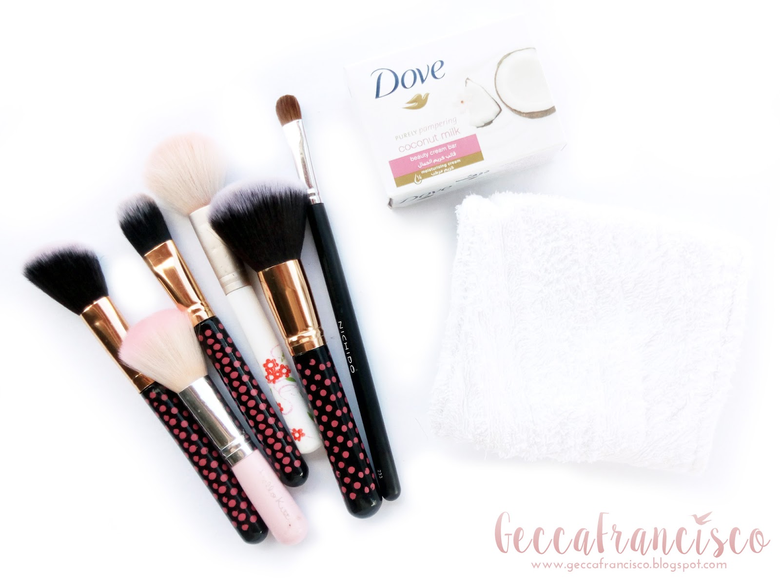 Simple, Easy and Affordable Way to Clean your Brushes! - GeccaFrancisco