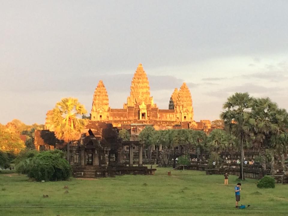 Cambodia Private Tour: Golden Angkor Wat in green season