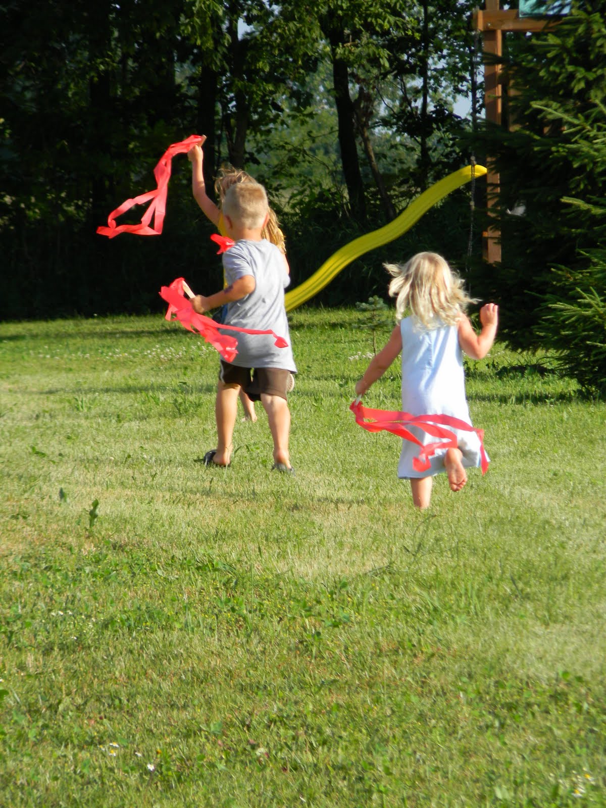 THE MOORE FAMILY: Windy Day Fun