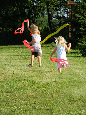 THE MOORE FAMILY: Windy Day Fun
