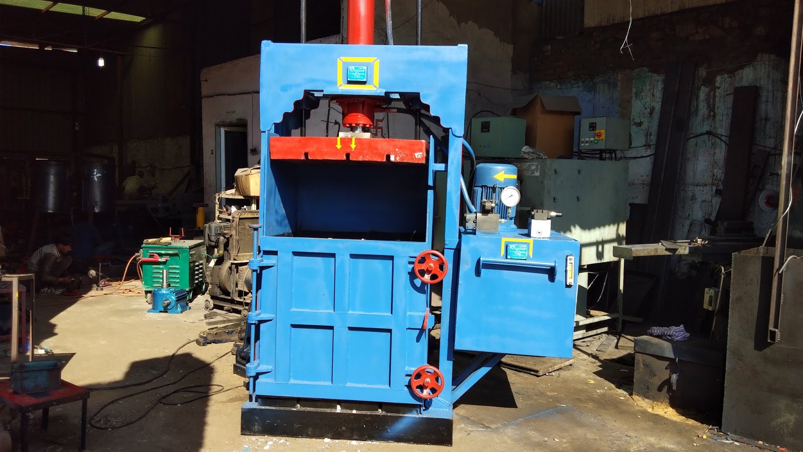 Multi Purpose Vertical Hydraulic Paper Pet bottles Polythene Bags Scrap ...