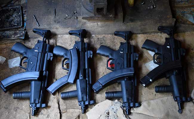 A Visit To Pakistani Gun Market Derra Adam Khel - Pak GUNS - THE KEY TO ...