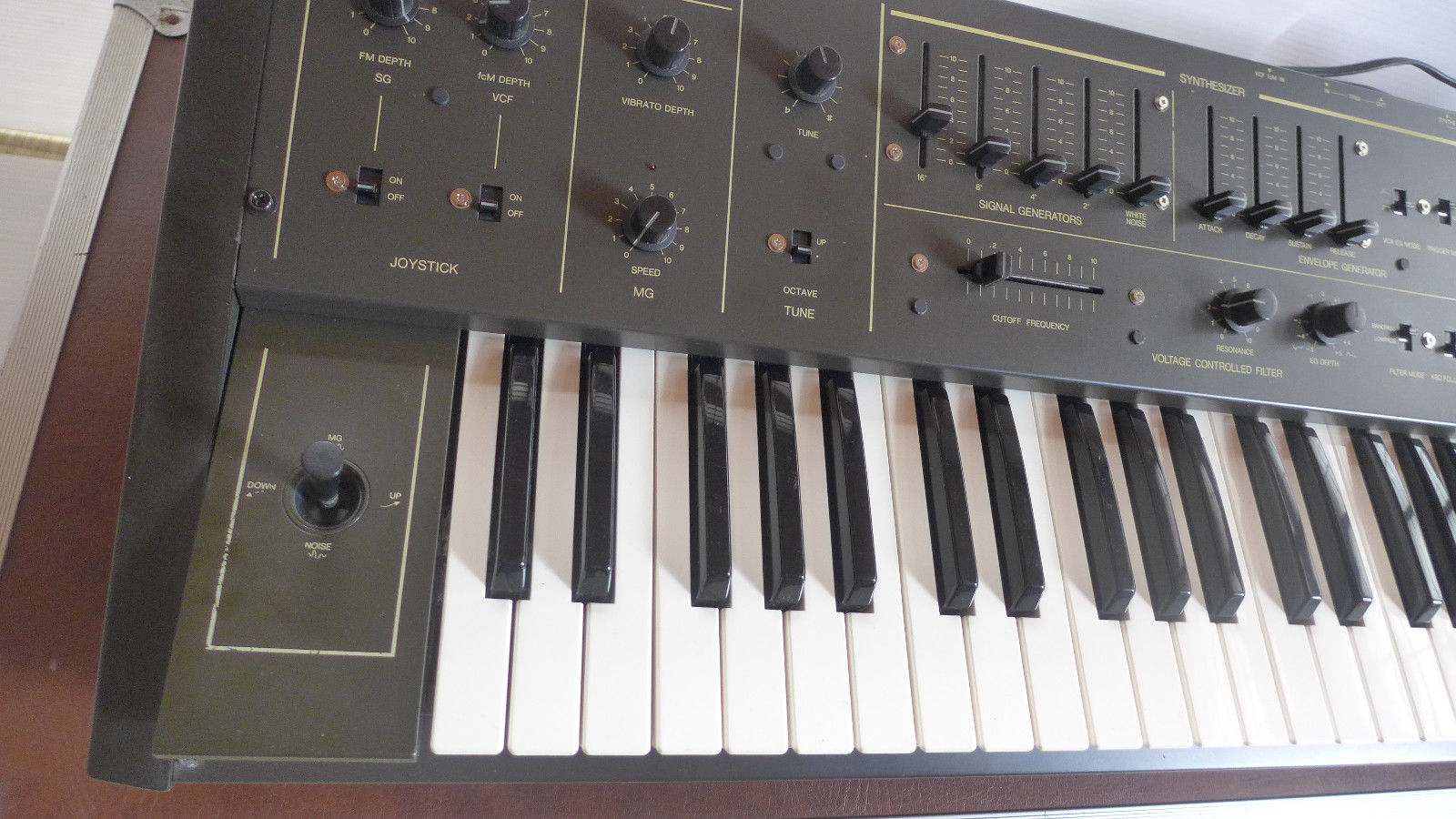 MATRIXSYNTH: Korg Delta Vintage Analog Synthesizer With Case