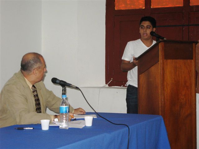 uranio momoy: El periodista Julio César Camacho en la UCSAR: