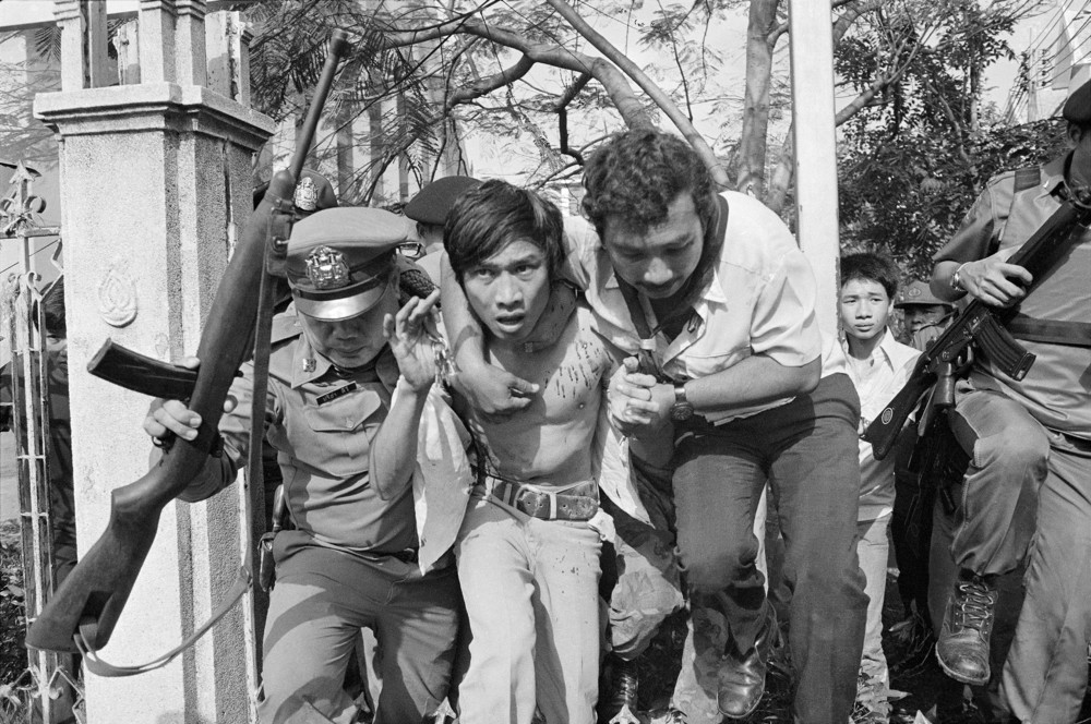 Blind Spot For Thais Historic Photographs Captured The Horrors Of The Thailand 1976 Massacre blind-spot-for-thais-historic-photographs-captured-the-horrors-of-the-thailand-1976-massacre