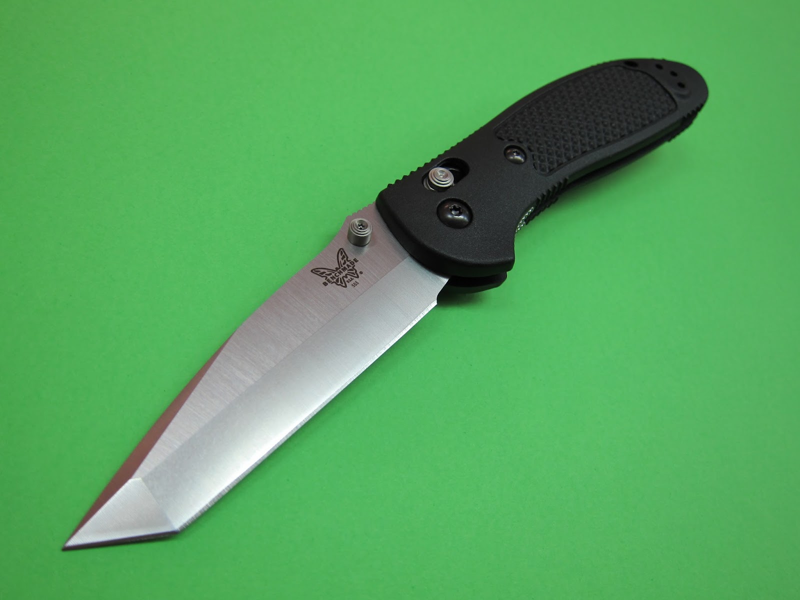 ARMAS BLANCAS 66: - BENCHMADE GRIPTILIAN 553