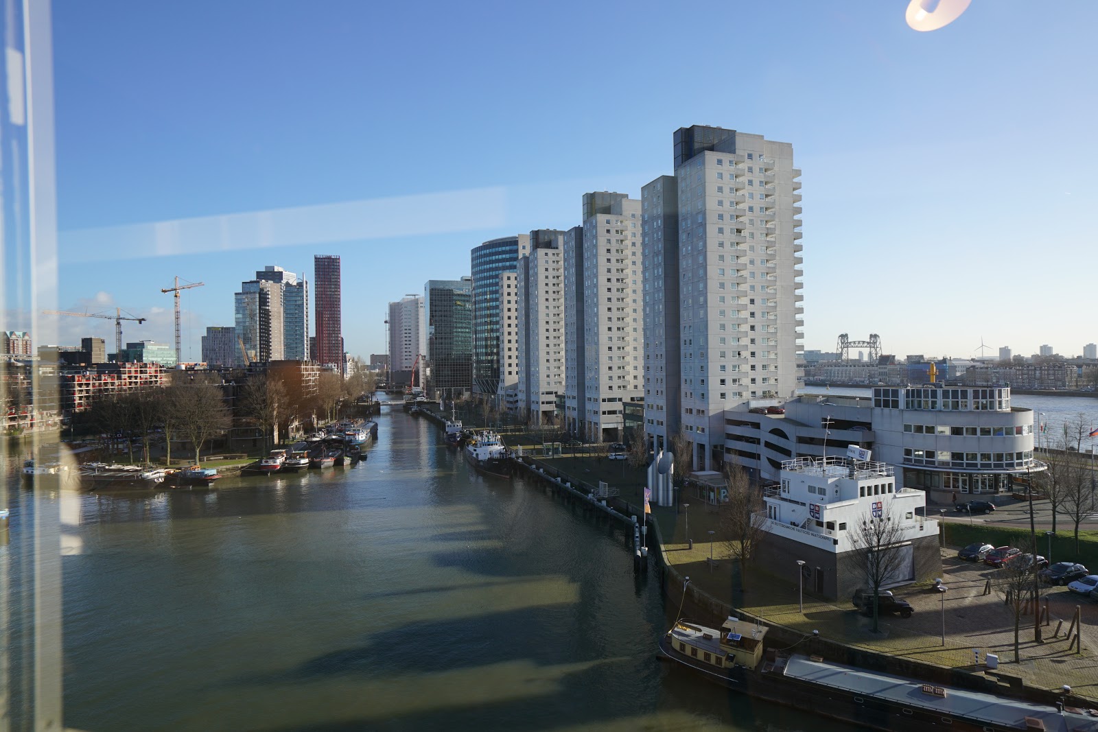 荷蘭鹿特丹住宿推薦。中央因特爾飯店 Inntel Hotels Rotterdam Center。高樓層坐擁港口景觀、有泳池三溫暖設備 ...