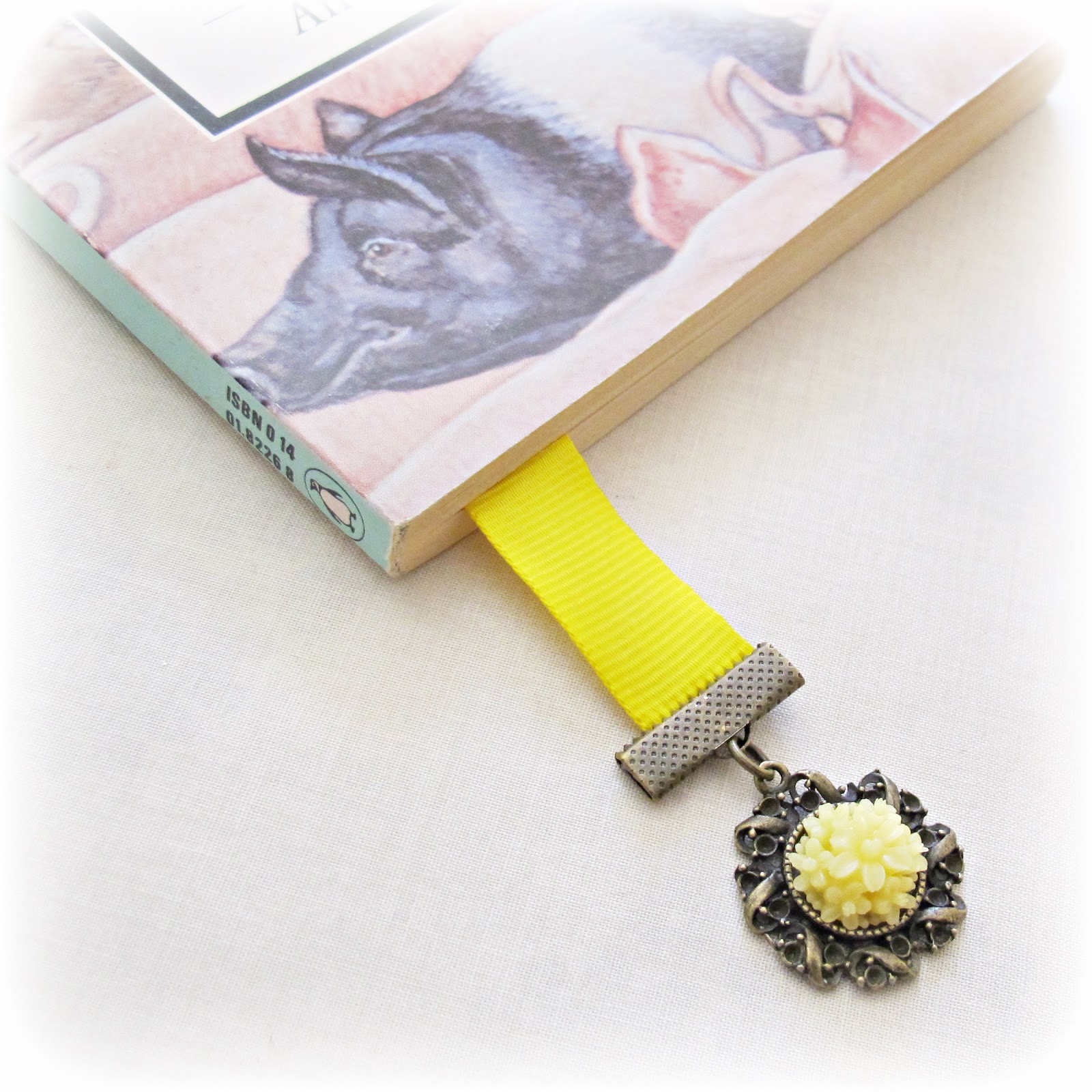 Two Cheeky Monkeys: Vintage-inspired ribbon bookmark DIY