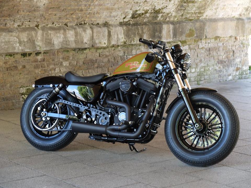 DUECILINDRI: Harley Davidson Warr's London