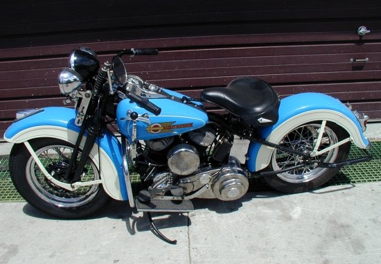 Mind the gap your majesty: Turquoise Motorcycles!