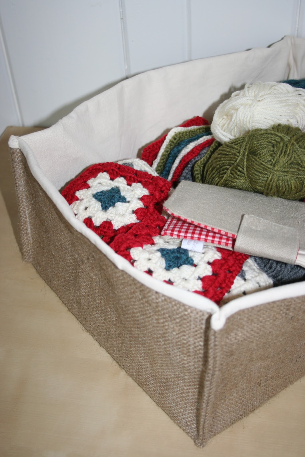 redneedle sewing: Handmade Monday - Fabric box