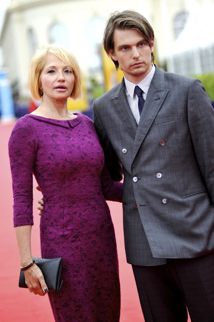 Hot gossips: Ellen Barkin, 57, asks 26 year old boyfriend to marry her