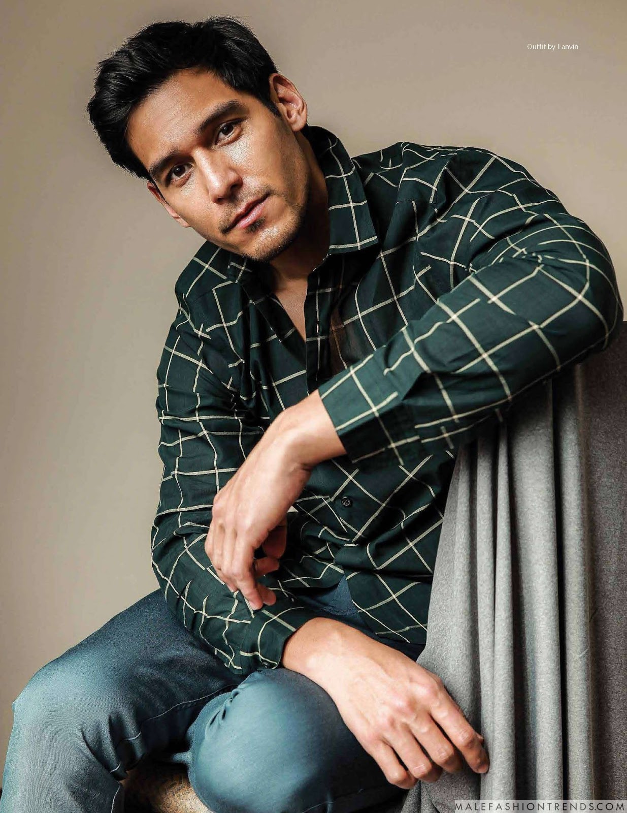 Richard Kyle viste looks dinámicos para DA MAN Magazine en su número de ...