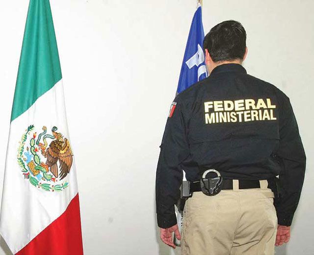 ALTAR AL DÍA: La PGR da nuevo rostro a policía y desaparece a la AFI