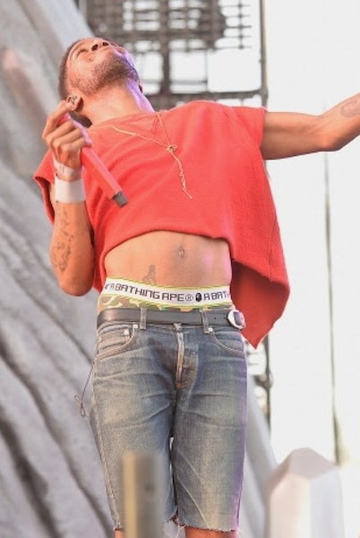 Celeb Saggers: Kid Cudi Sagging Camo Boxers