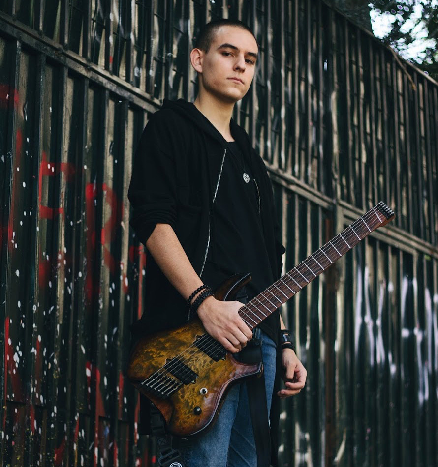 Víctor Quezada presenta teaser de su nuevo disco