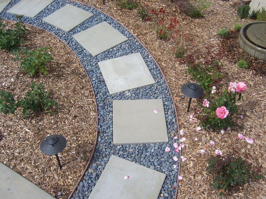 The 2 Minute Gardener: Photo - Concrete Stepping Stones set in Mexican ...