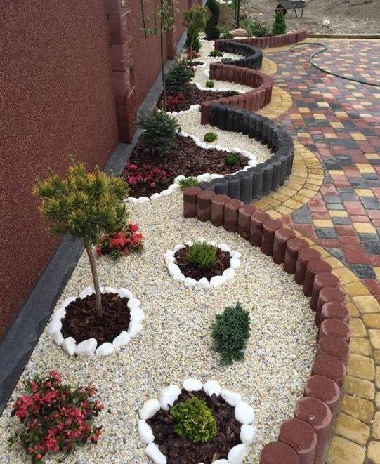 Decorate your home with small tree basins and stones