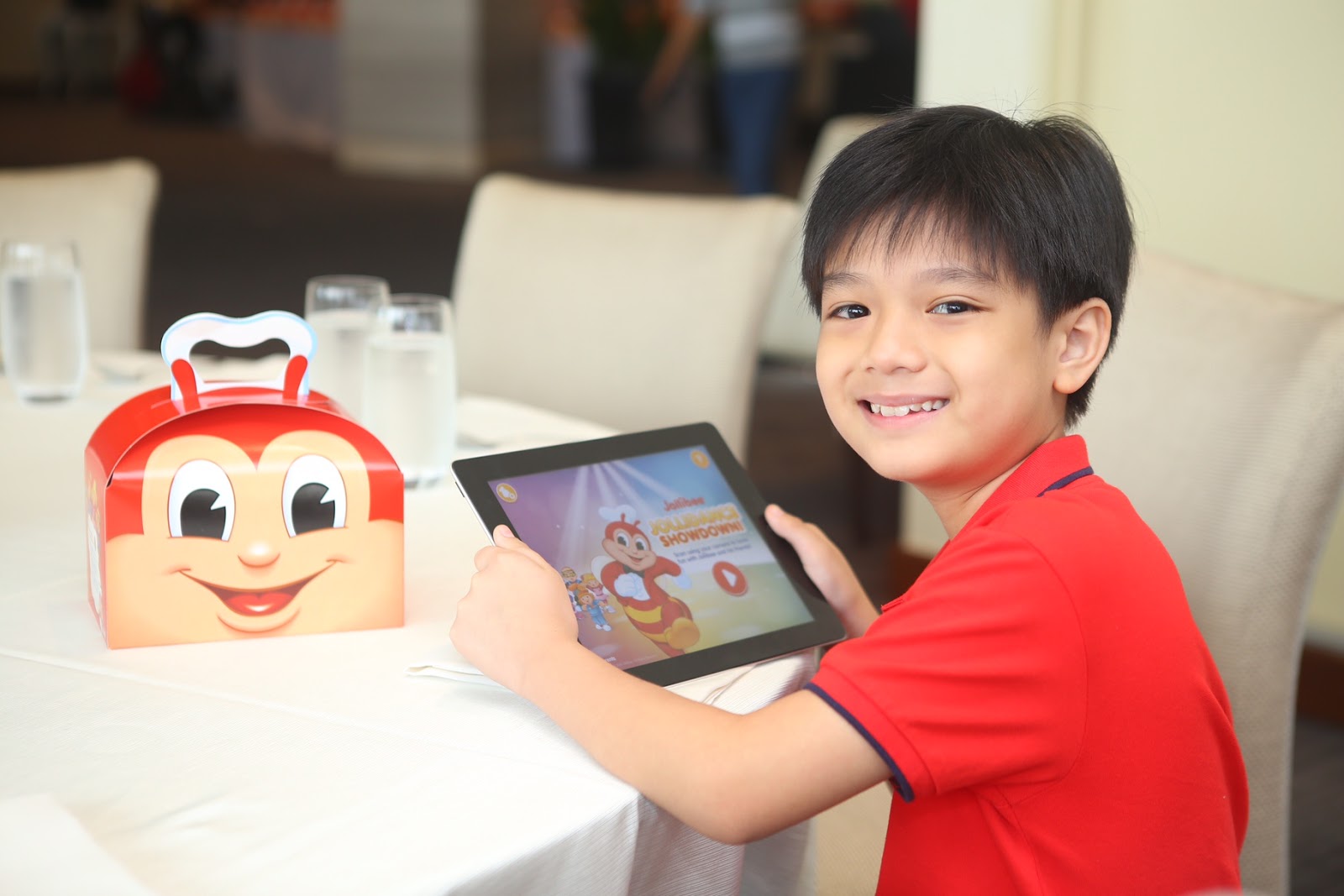 CHECK OUT JOLLIBEE 'S FIRST EVER MOBILE APP LAUNCH | Mermaid in Stilettos