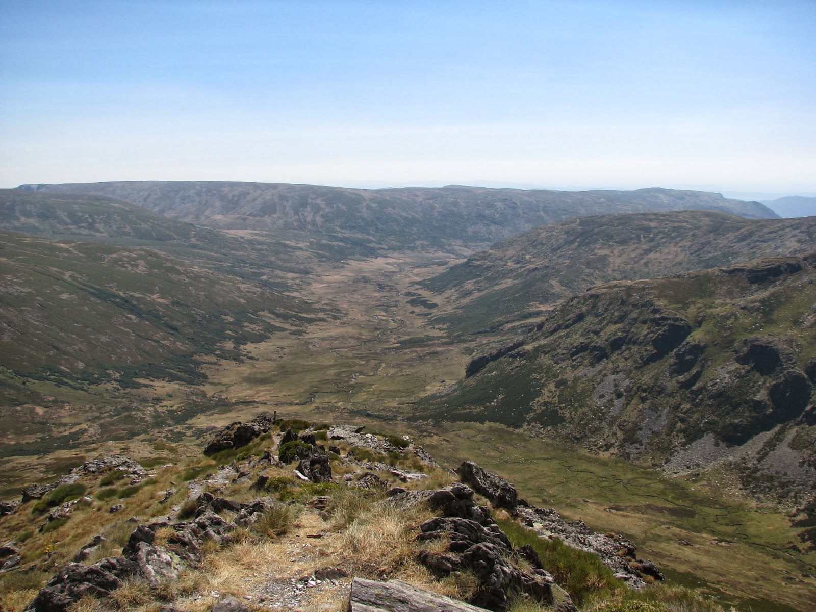 A lo bouzo: Peña Trevinca desde la Laguna de los Peces [Zamora]