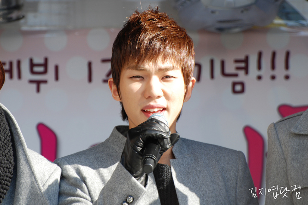 CFESz 's Blog: Happy Bdae Kevin Oppa Frm ZE:A 23/2