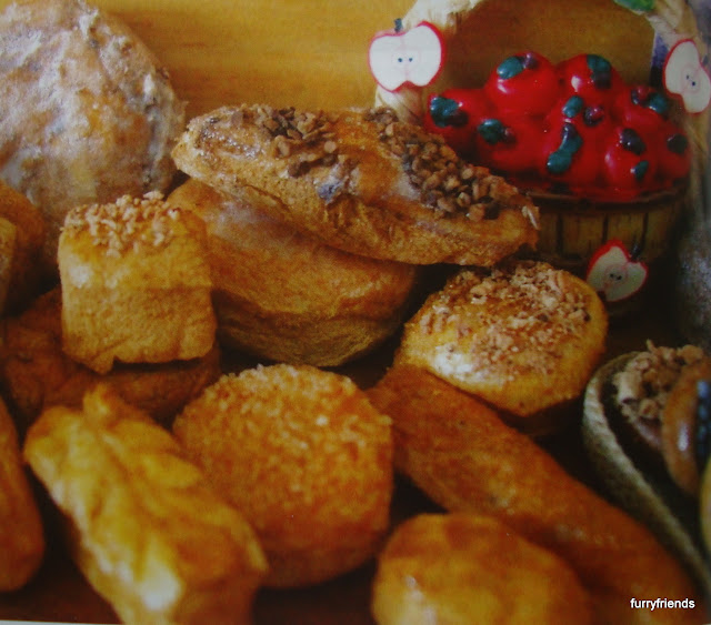 Marianne's Miniverse: My Fimo free bread.