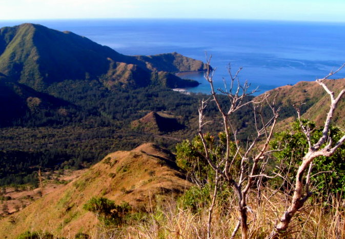 Pundaquit Beach: Pundaquit Sea and Mountain