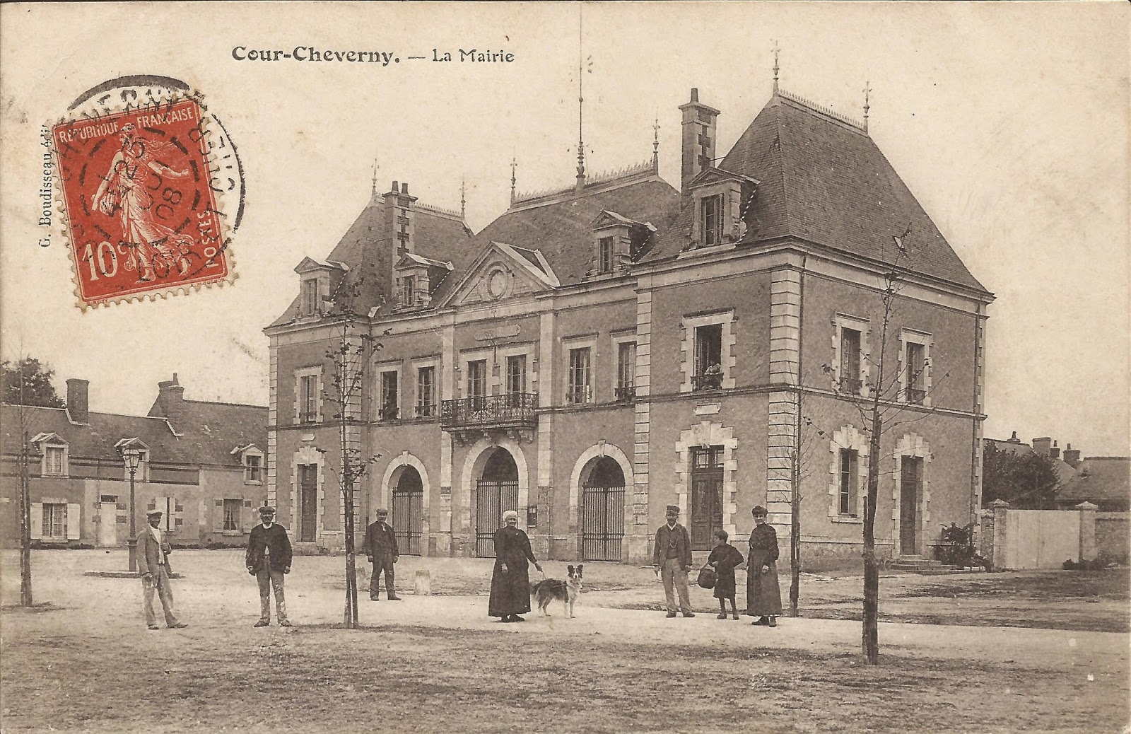 Cartes Postales Anciennes Cheverny Cour-Cheverny: Cour-Cheverny - Aux ...