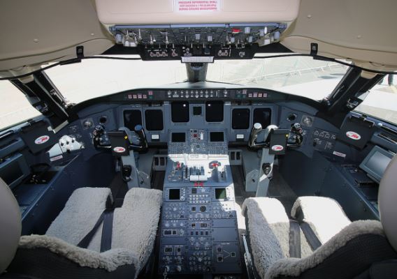 Bombardier CRJ1000 Specs, Engine, Interior, Cockpit, and Price ...