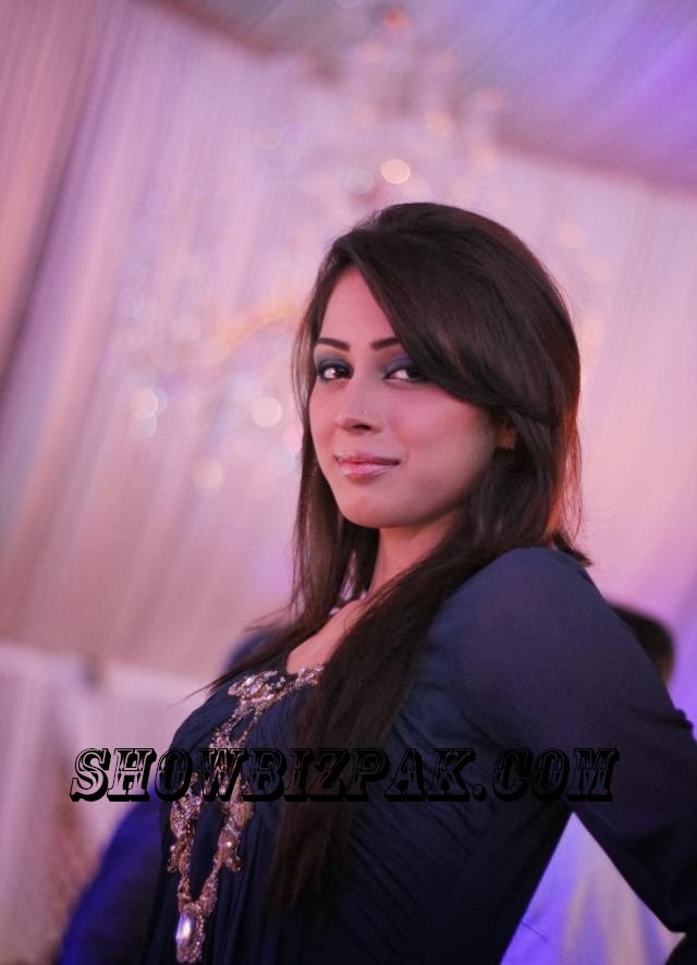 Pakistani Showbiz : News Anchor Fiza Shoaib