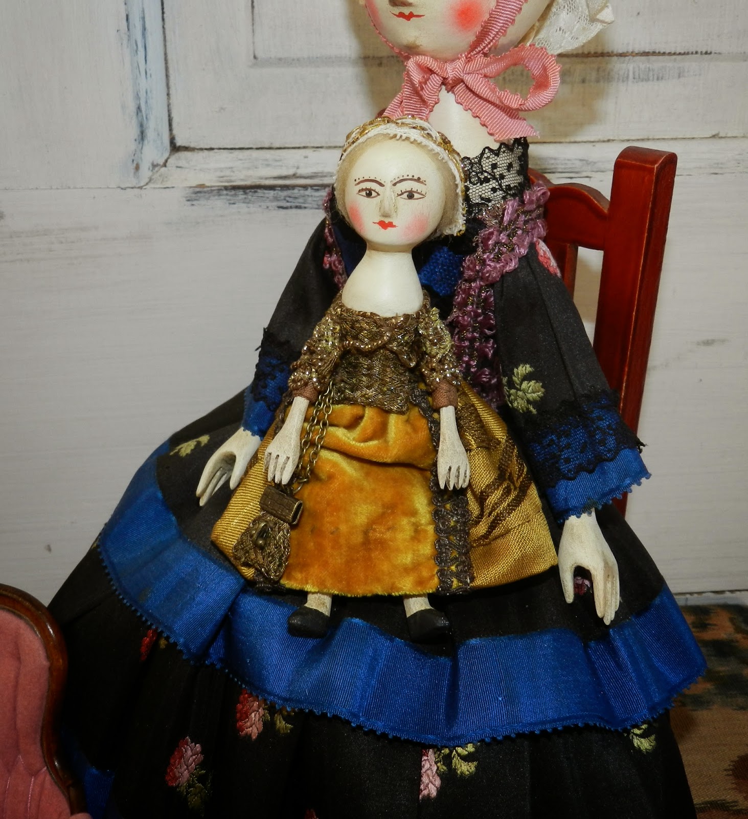 The Old Wooden Sisters: Queen Anne doll miniature )