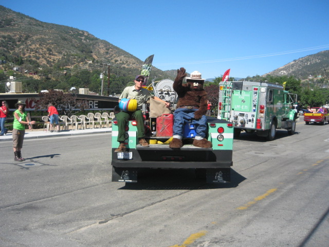 Michi's Mountain Life: Cub Scout Float at Fiesta Days