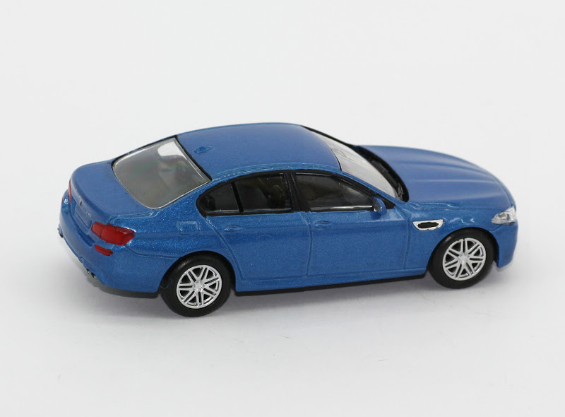 Incredible Mini Garage: BMW M5 (F10) 2011 RMZ 1/64