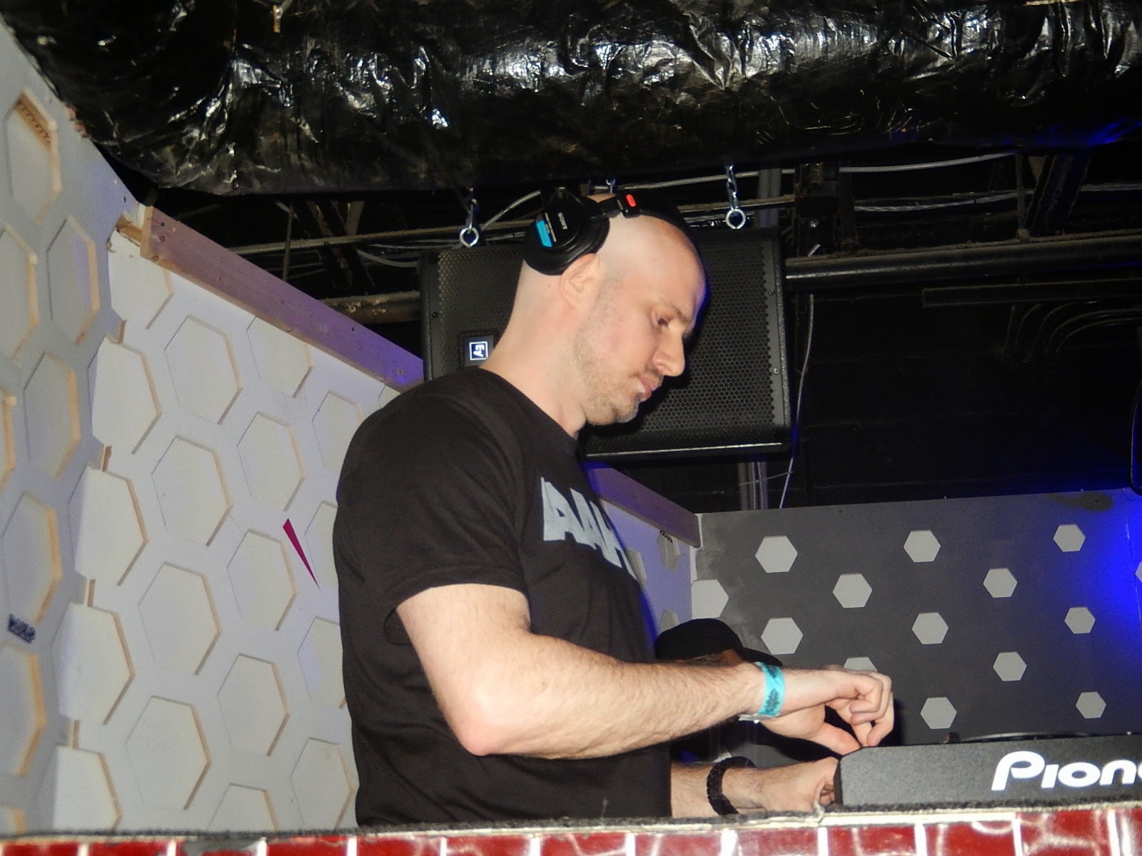 Save Pleasure Island Blog: Concert Report: DJ Kimball Collins (Sound Bar)