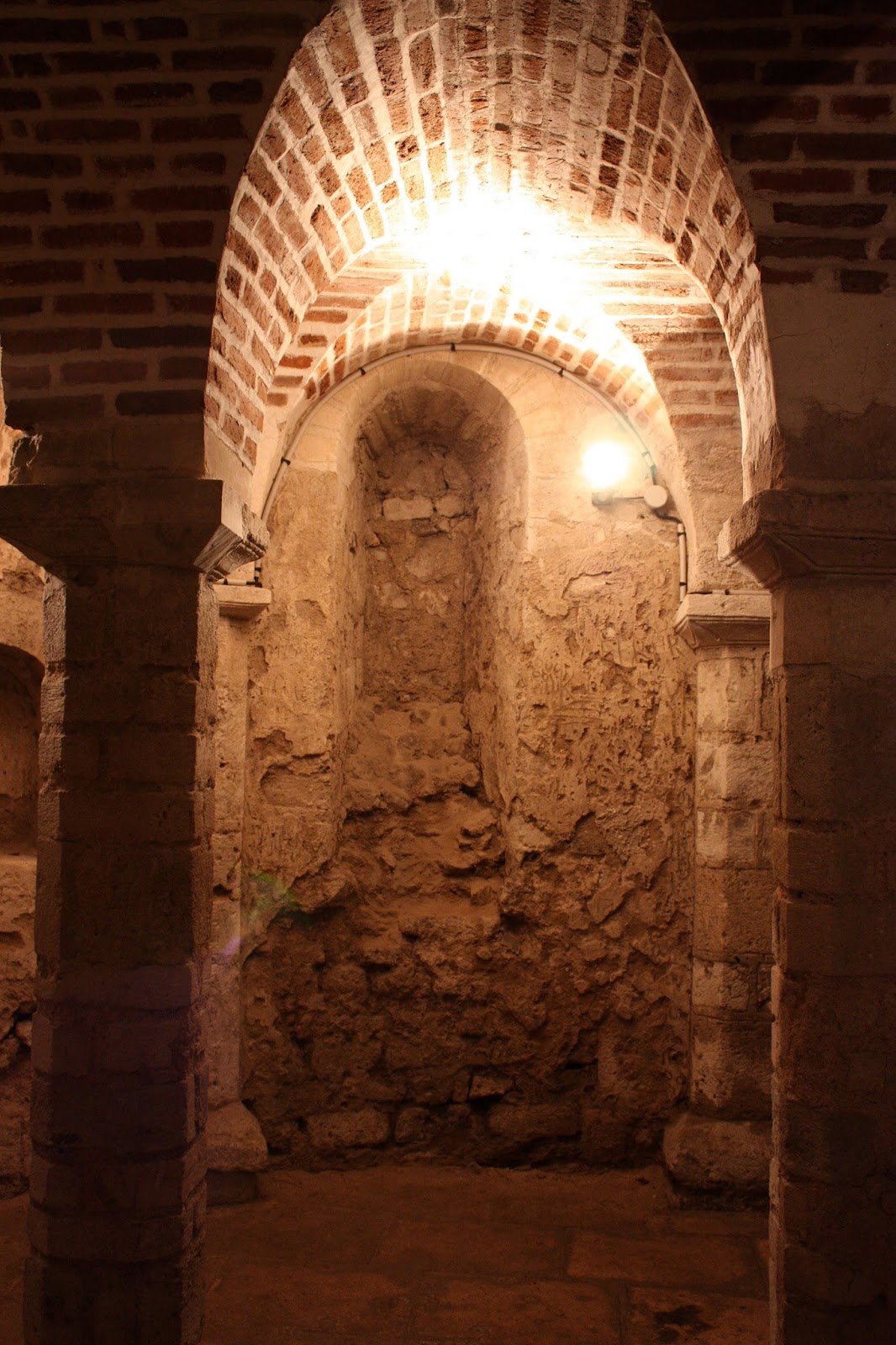 Atlas roman: Orléans - Crypte Saint-Avit (45)