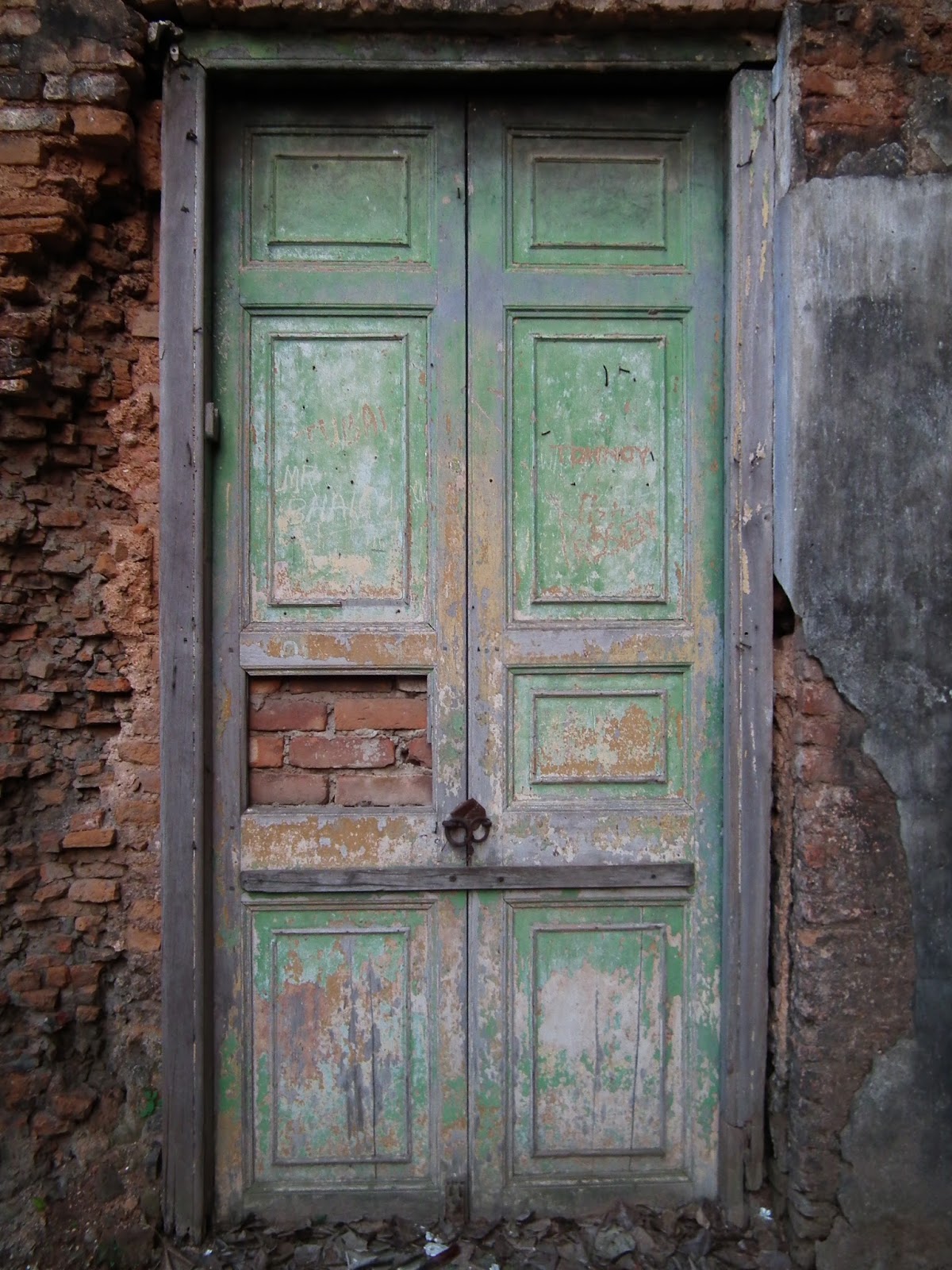 Astounding Bengal: CLIVE HOUSE (BAROKOTHI)