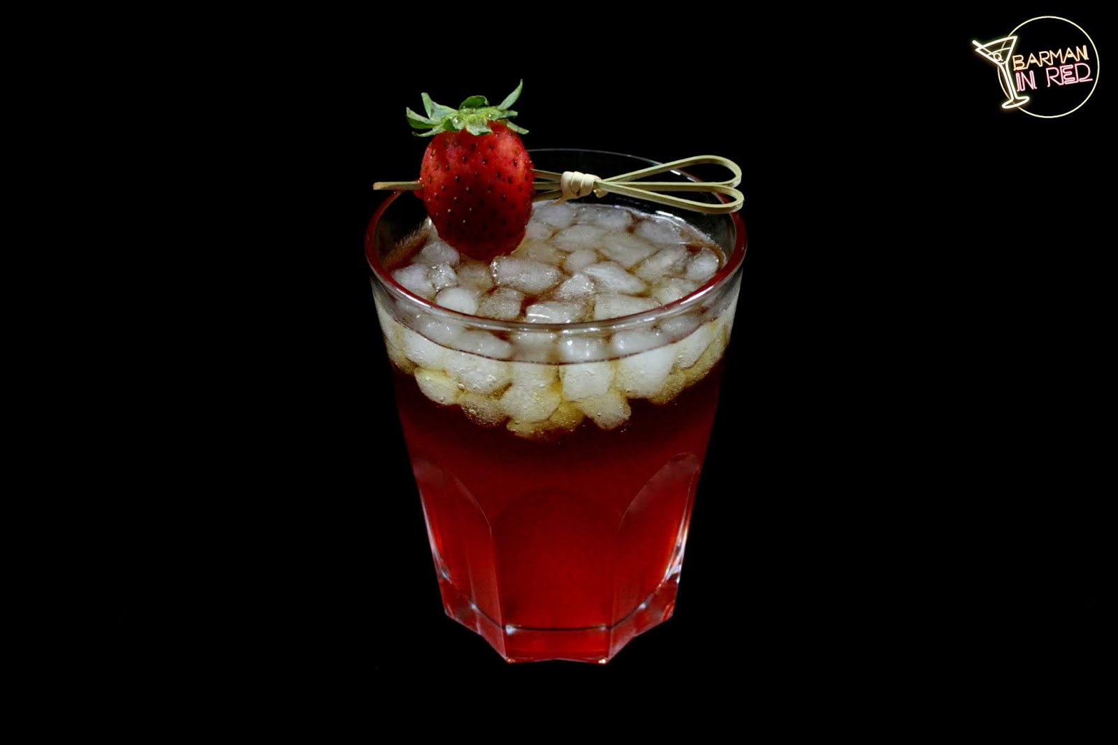 Cóctel con ron y Campari: 'Lago Rojo'