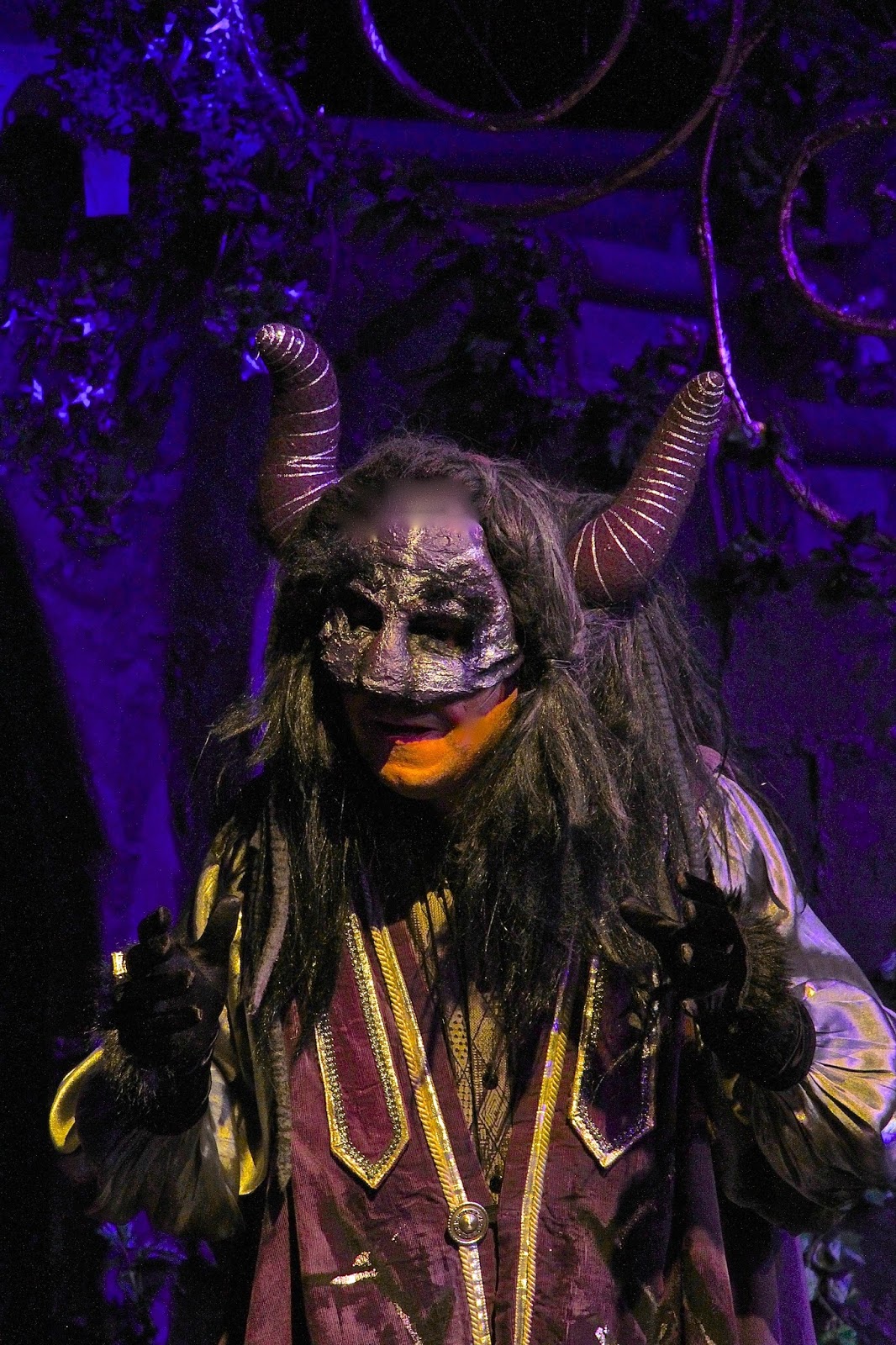 LOHJAN TEATTERI: Kaunotar ja Hirviö -satunäytelmästä enää 6 esitystä