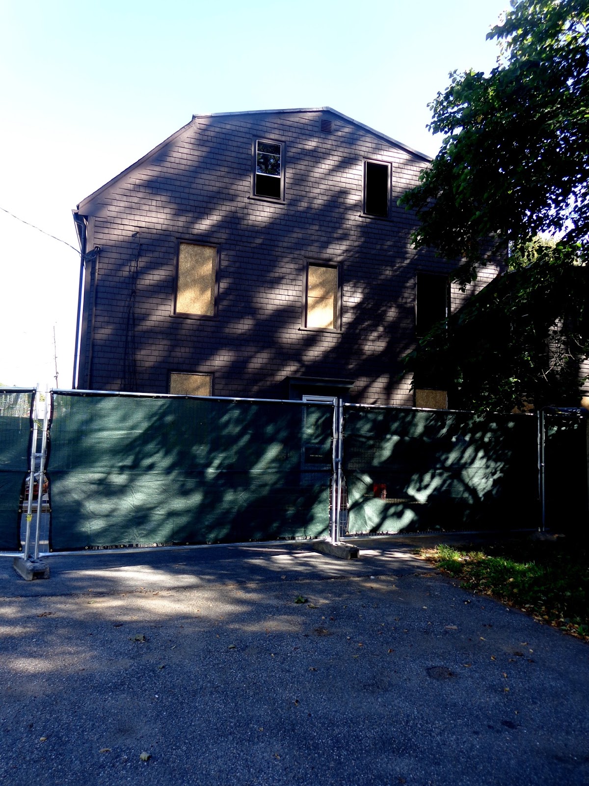 Antique Houses Of Gloucester And Beyond: WHY ARE YOU GUTTING THAT HOUSE?