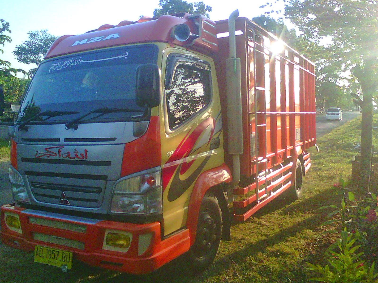 VARIASI BIS DAN TRUK MERAH - BRILIAN JAYA KAROSERI