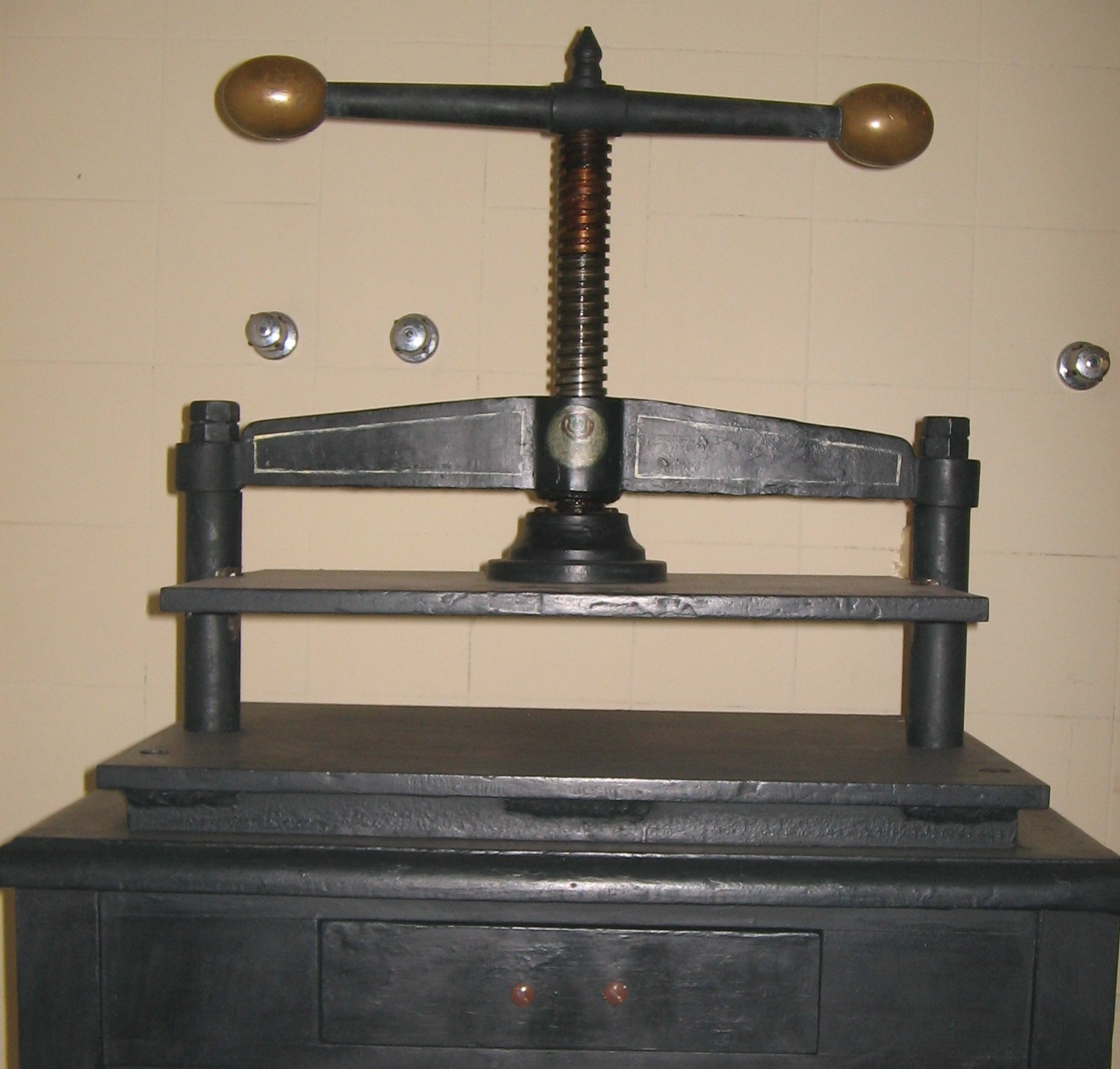 Porã Artes: Alguns Trabalhos e a Velha Prensa